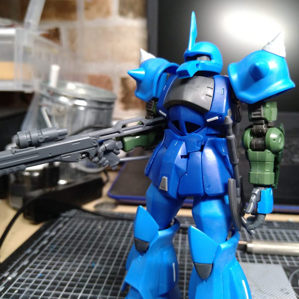 HGUCグフ。今回はなるべく小改造で済ませれるように(汗) 各パーツのヤスリがけとプラ板ディテールの追加を完成にむけて、全体像がみえてきました ...